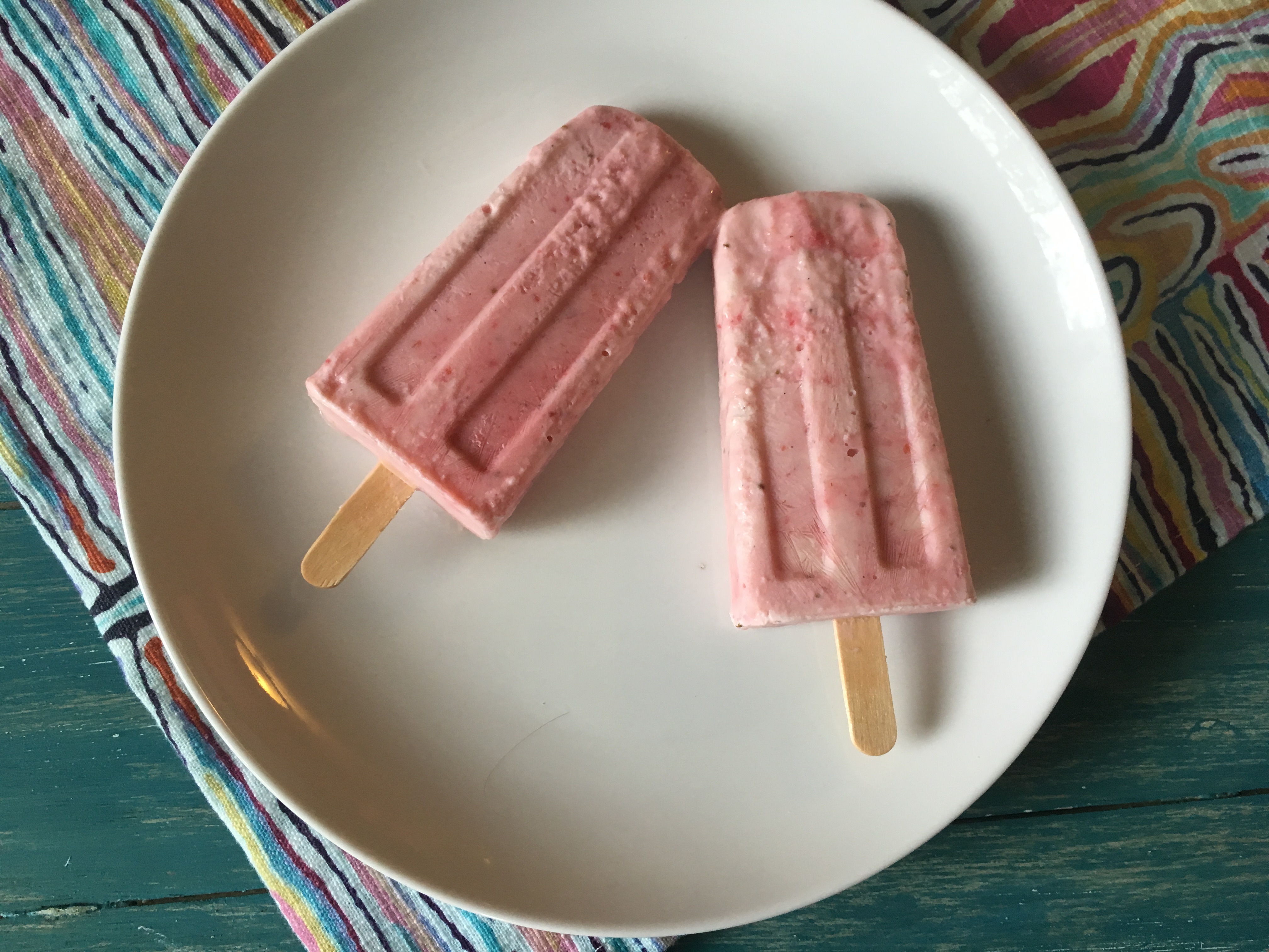Strawberry Greek Yogurt Pops - Only 3 ingredients! - Lil Celebrations